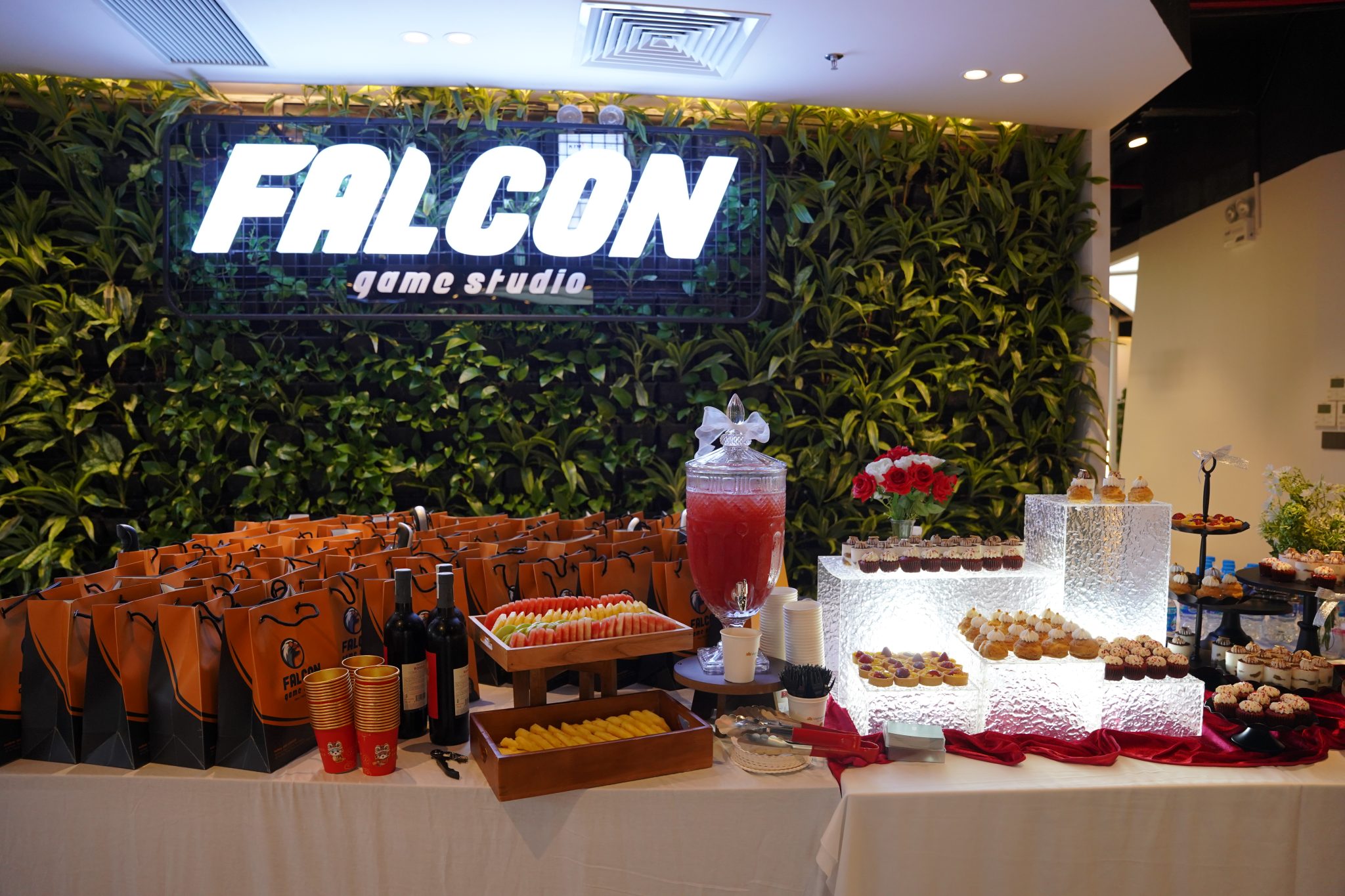 Falcon Game Studio đón tiếp đoàn nhân sự cấp cao ngàng game tham quan ...